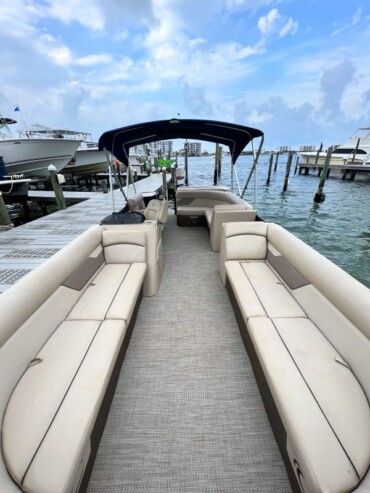 Pontoon Boat Rentals in Destin | Sunshine Boat Rentals (850) 837-2299